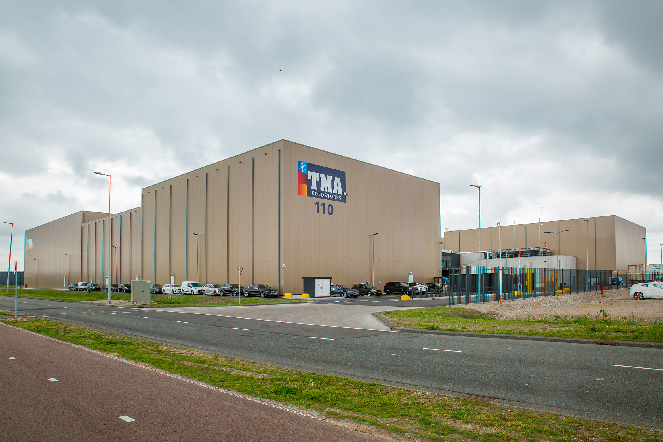FALK sandwichpanelen | TMA Logistics in Amsterdam | FALK®