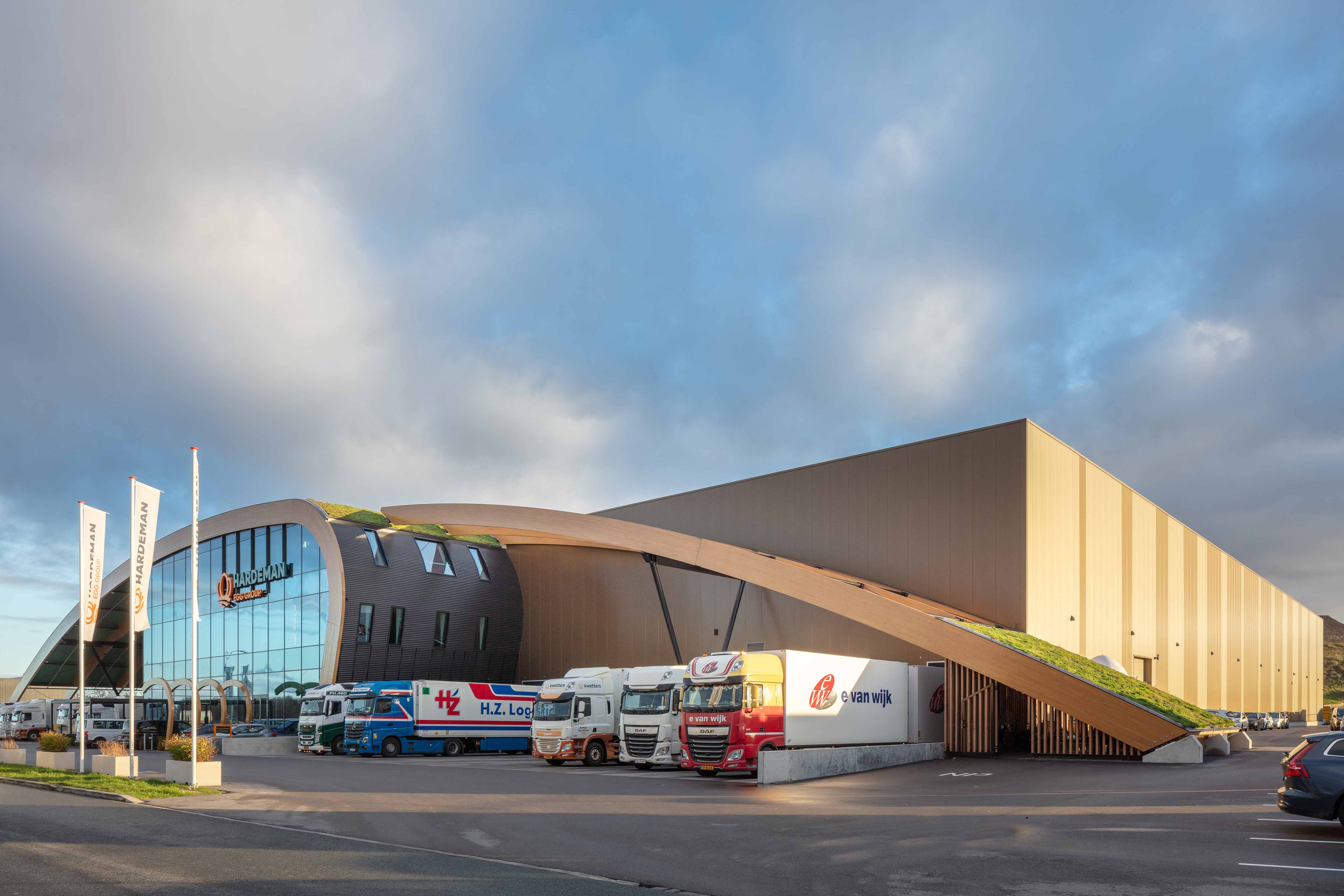 FALK sandwichpanelen | Hardeman Egg Group | FALK®